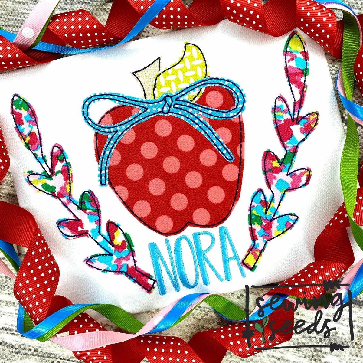 Apple with Bow Wreath Applique SS – Sewing Seeds